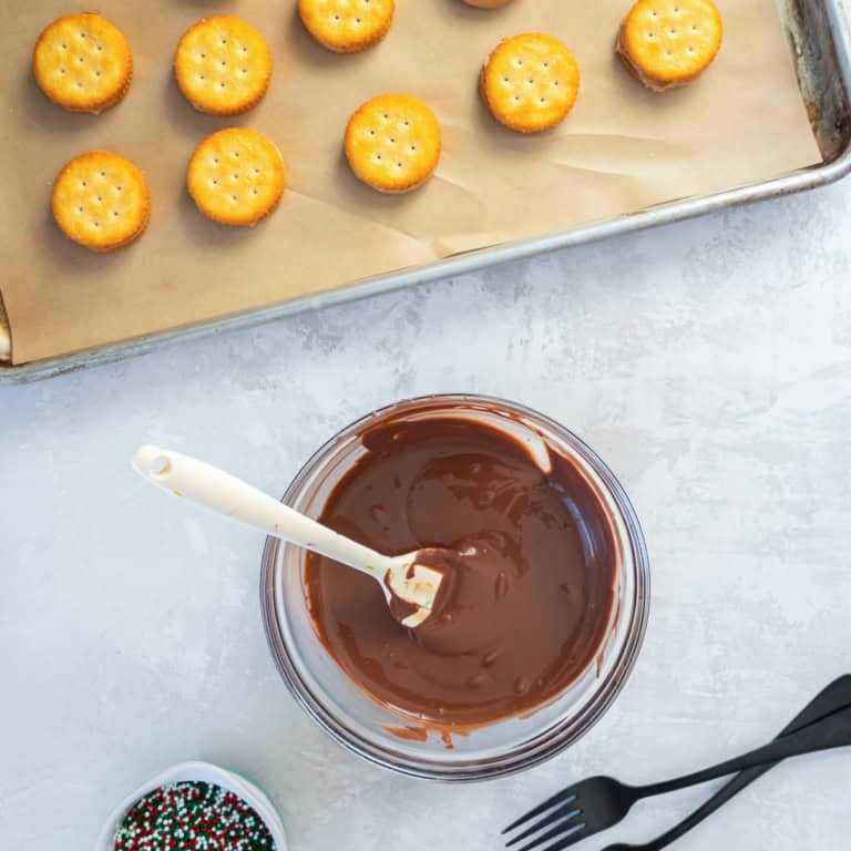 Chocolate-Dipped Ritz Cracker Cookies